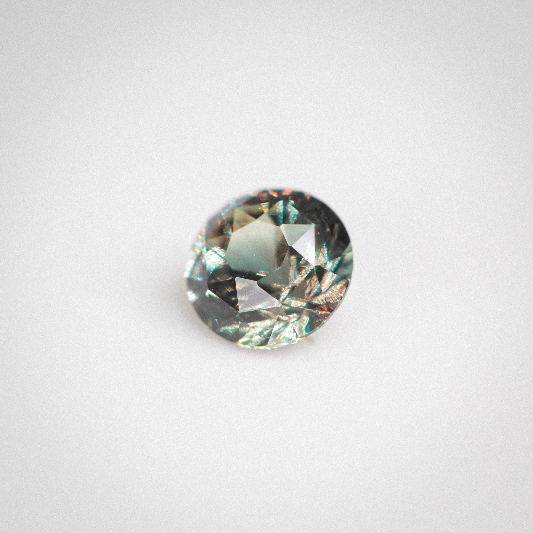 0.44Ct Parti-Green to Purplish Red Ceylon Alexandrite | Round Shape ...