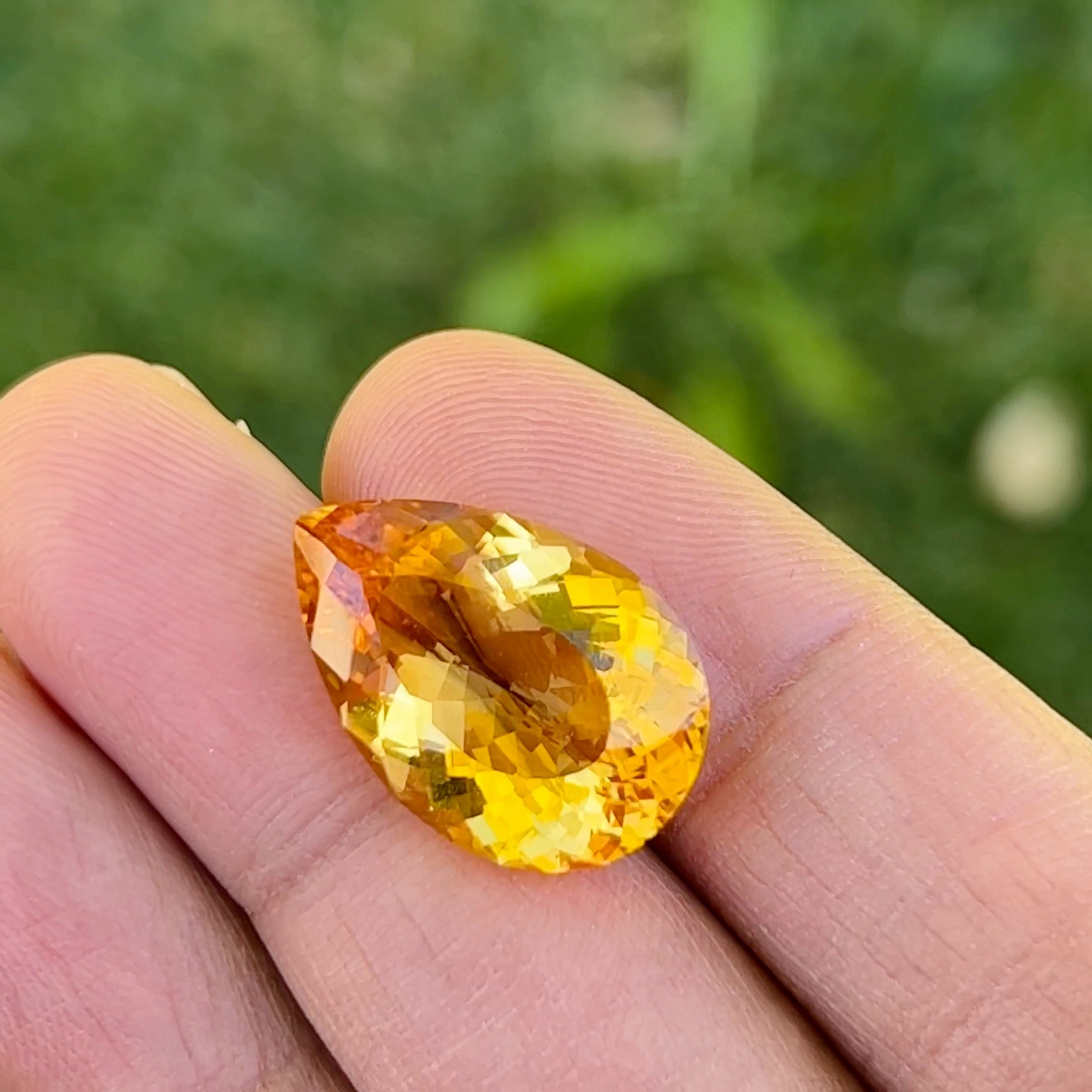 10.89Ct Golden Yellow Citrine | Pear Shape – CEYLON STONES